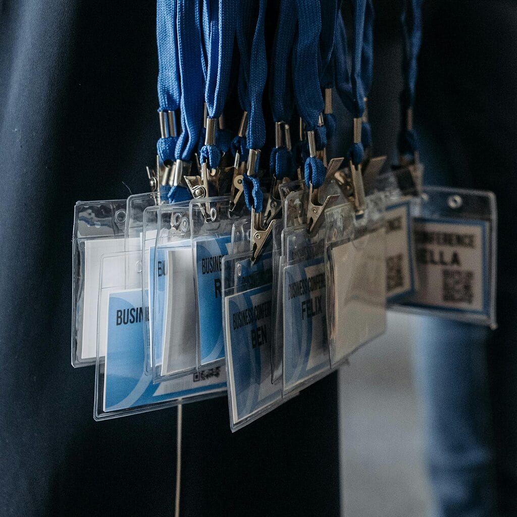 Perfekte Konferenz-Badges gestalten – Der große Guide